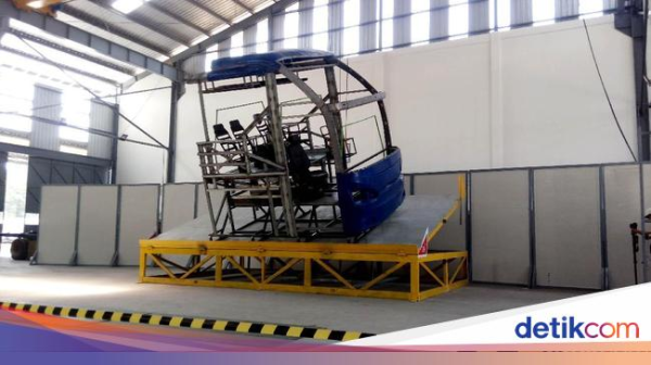 Simulasi Numerik Uji Guling Bus Berdasarkan Regulasi UN-ECE R66(Take ...